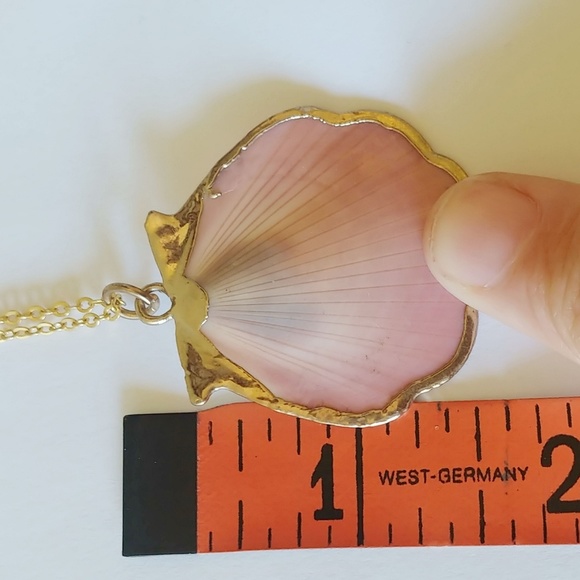 Jewelry | Vintage Seashell Necklace Pink White Opalescent | Poshmark